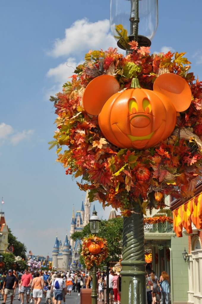 Fall Travel Tips For Theme Parks