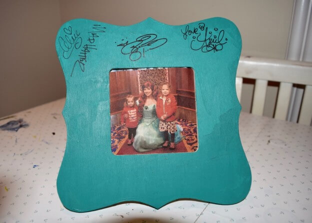 An Easy DIY Disney Picture Frame for Character Greets