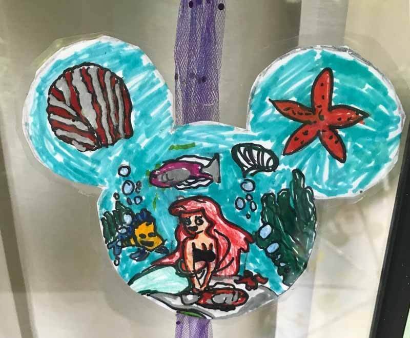 Super Fun Tips for Decorating Your Disney Resort Window