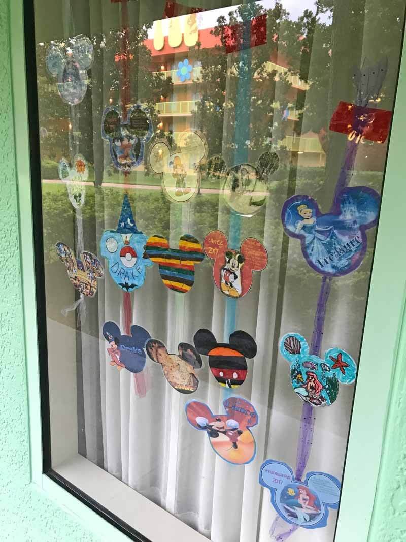 Super Fun Tips for Decorating Your Disney Resort Window