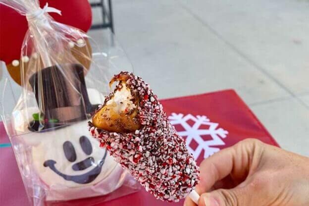 Our Guide to the Yummiest Holiday Treats at Disneyland