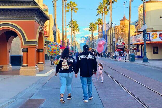 A Month-by-Month Guide on Disneyland Weather (And What to Pack!)