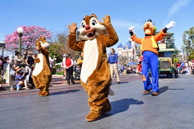 Our Top Tips and Strategies for Early Entry at Disneyland Resort