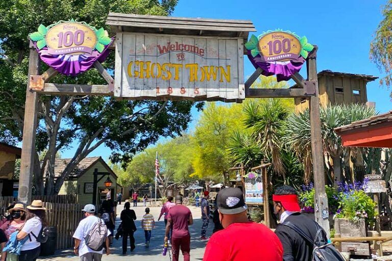 Knott's Berry Farm Is Now Open! Here's What to Expect