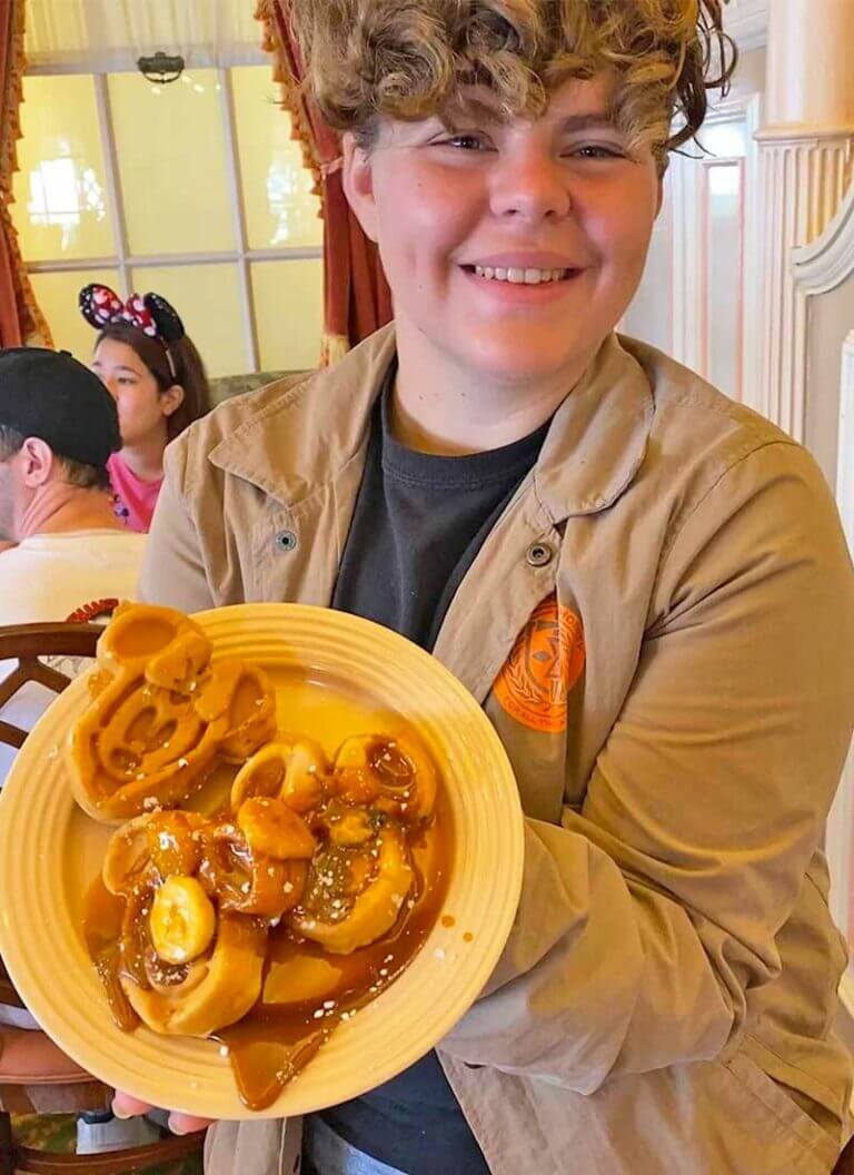 Minnie & Friends Character Dining at Plaza Inn in Disneyland Park