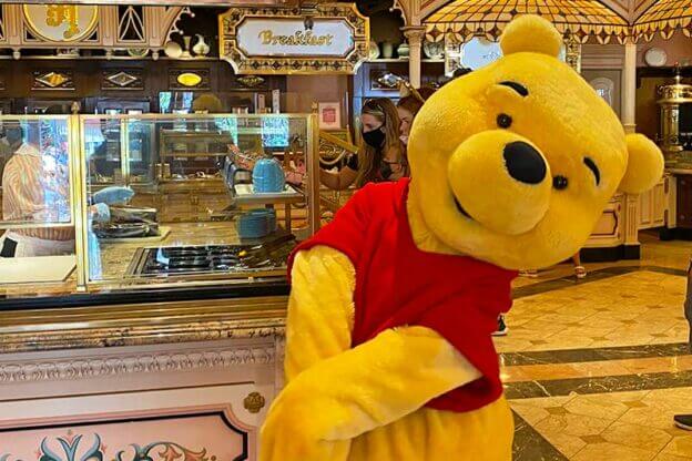 The Disney World Fan's Guide to Visiting Disneyland