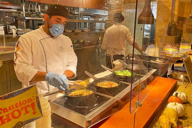 Disneyland Character Dining: Goofy’s Kitchen at Disneyland Hotel