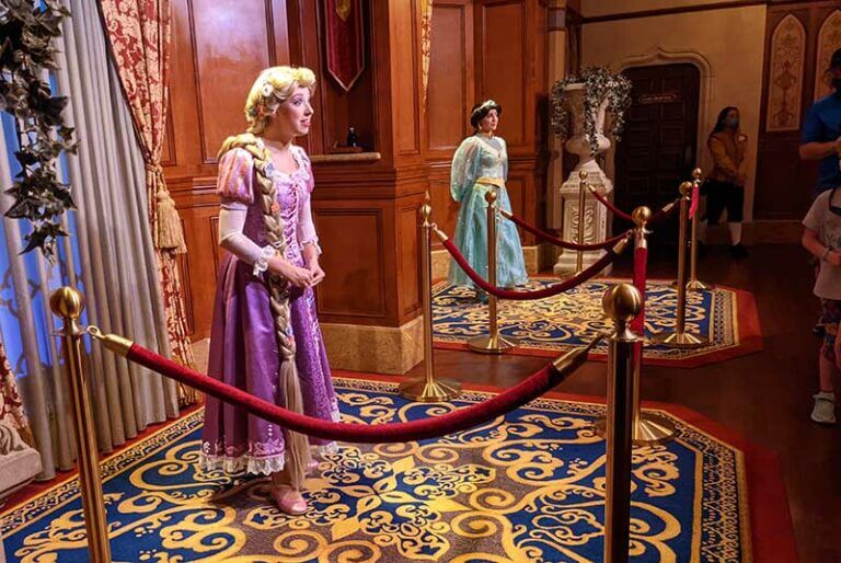 Your Royally Good Guide to Finding Princesses at Disney World