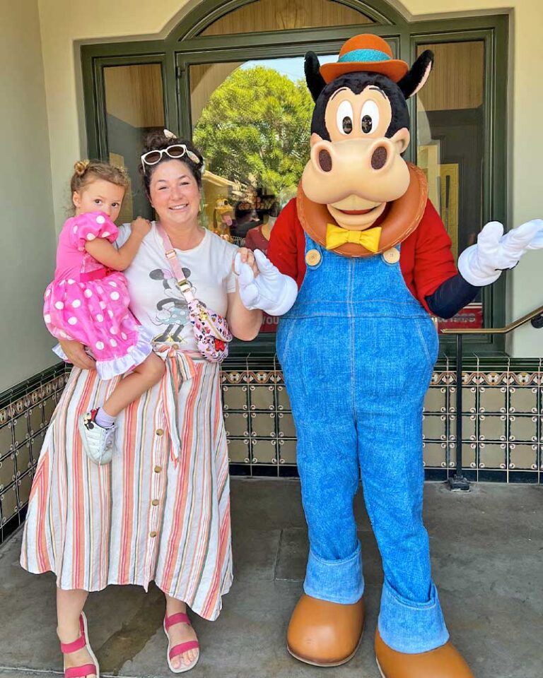 Tips on Meeting Your Favorite Disneyland Characters