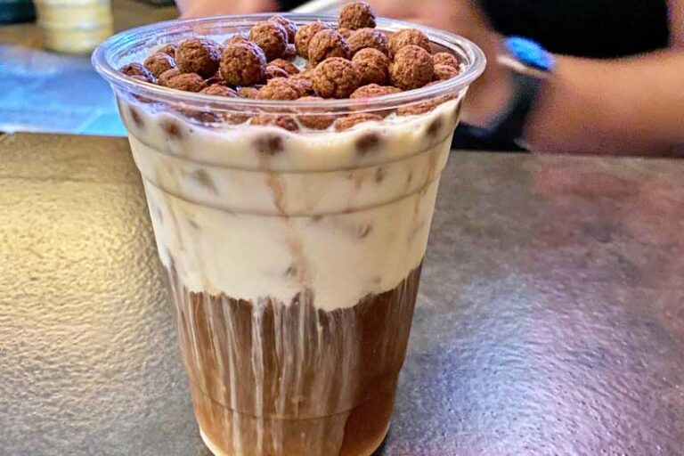 Galactic Guide to Star Wars: Galaxy's Edge Food and Drink