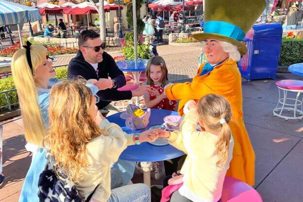 Tips on Meeting Your Favorite Disneyland Characters