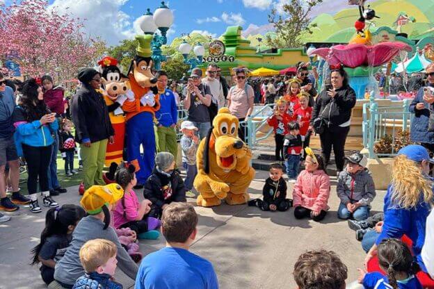 Tips on Meeting Your Favorite Disneyland Characters