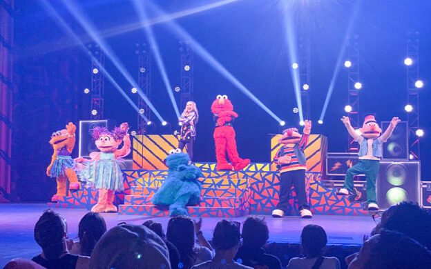 The Glowing Guide to SeaWorld Orlando's Electric Ocean