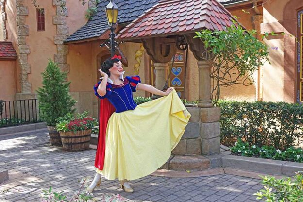 Your Royally Good Guide to Finding Princesses at Disney World