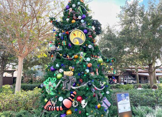 A Guide to Disney Springs Christmas Entertainment, Dining and Shopping
