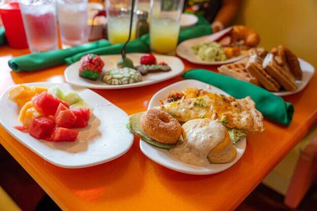 Frog Family Foodie Review: Grinch and Friends Character Breakfast