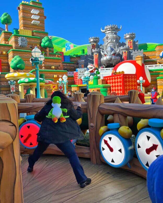 How to Use a Super Nintendo World Power-Up Band in Hollywood