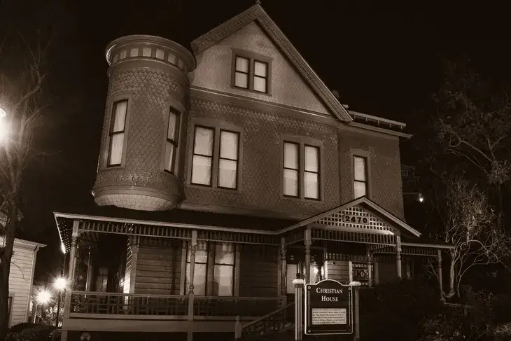 San Diego Ghosts: Ghost Tour Ticket | San Diego | Undercover Tourist